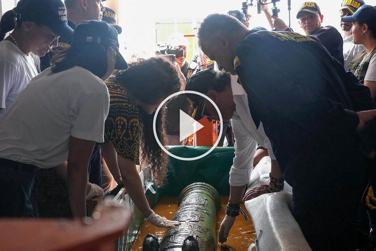 Colombian scientists recover treasures from 'holy grail of shipwrecks'