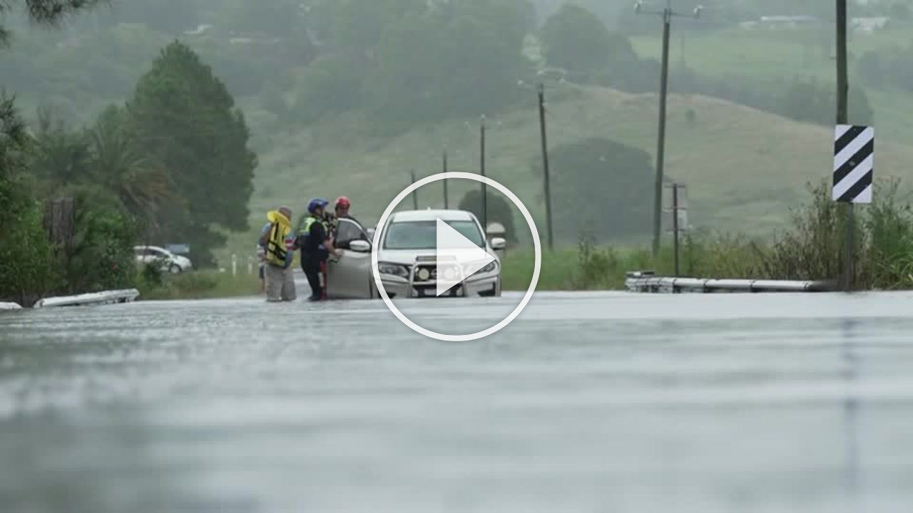 Flash floods devastate coastal holiday parks in Victoria