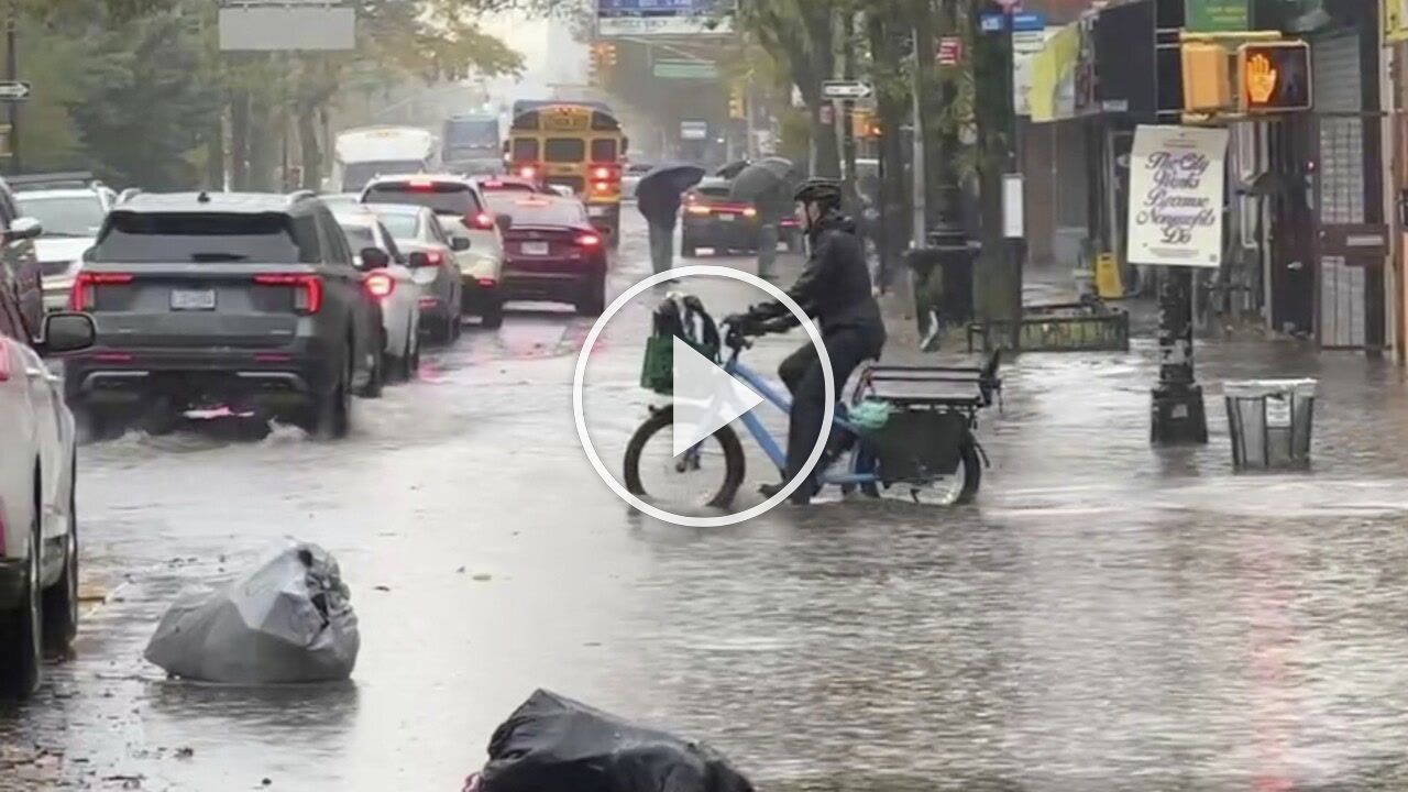 Flash floods in NYC kill two, close roads and subways