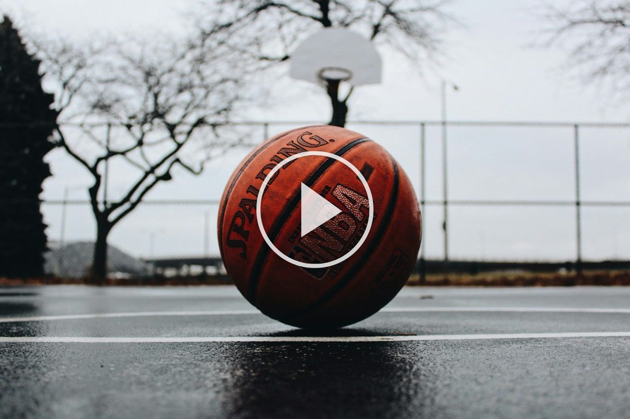 Kings crush Hawks in dominant win