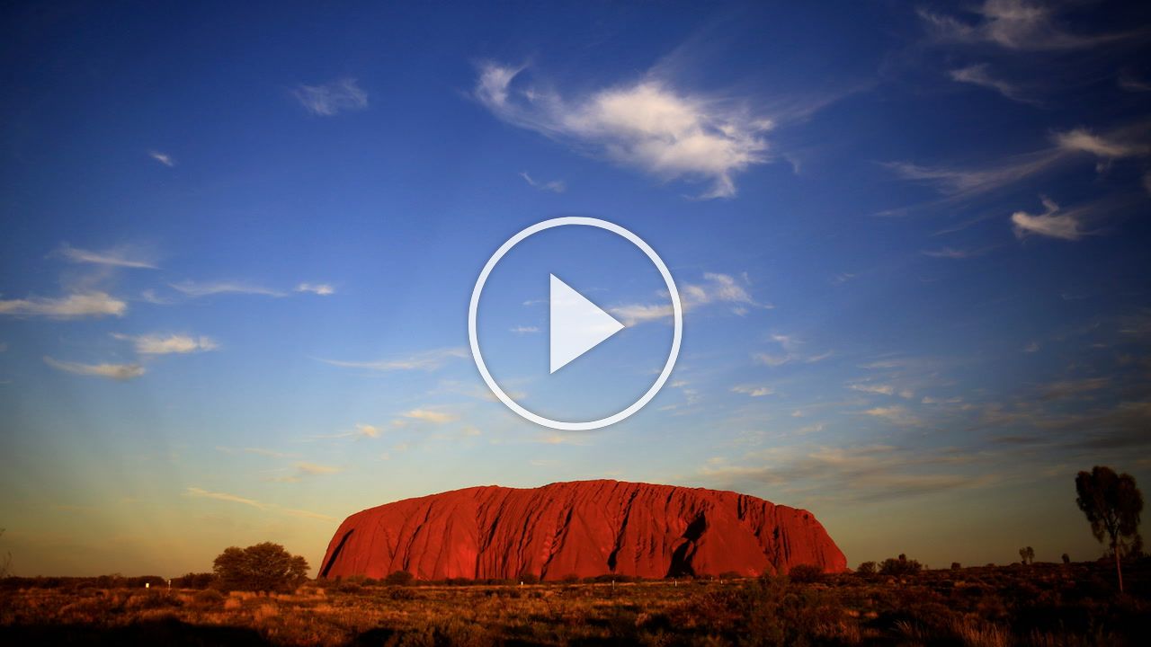 Prime Minister visits Uluru in final days ahead of vote
