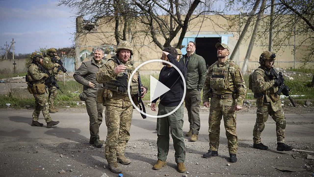 Zelenskyy visits Ukraine frontline